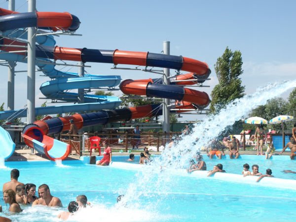 ZooMarine Water Amusement Park with bus from Rome Termini